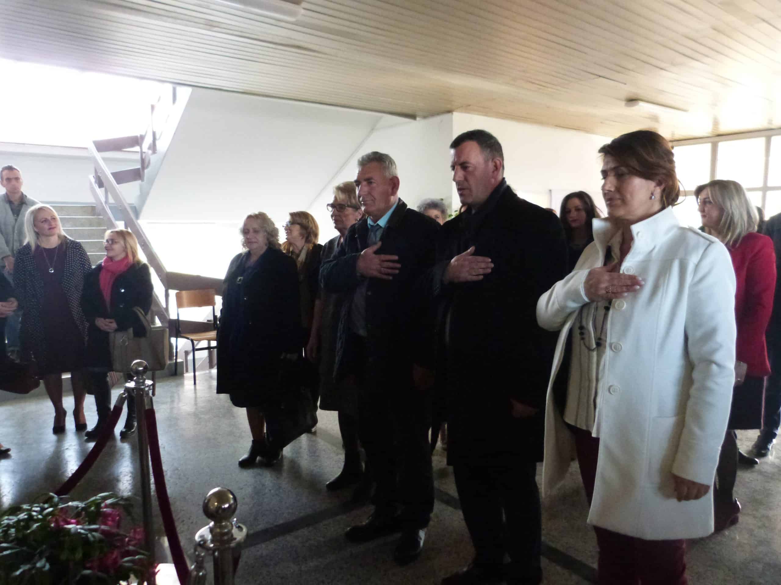 Në ditën e shkollës “Ibrahim Rugova” u përkujtua presidenti historik i ...