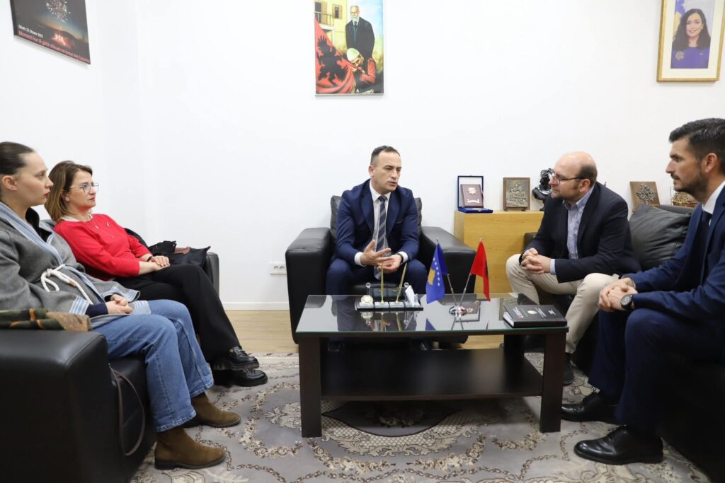 Kryetari Thaçi priti përfaqësuesit e Zyrës së Kryeministrit për ...
