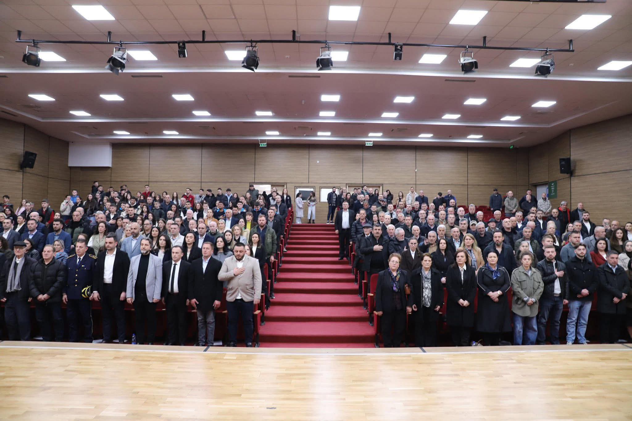 U mbajt Akademia Përkujtimore në nderim të dëshmorëve dhe martirëve të ...